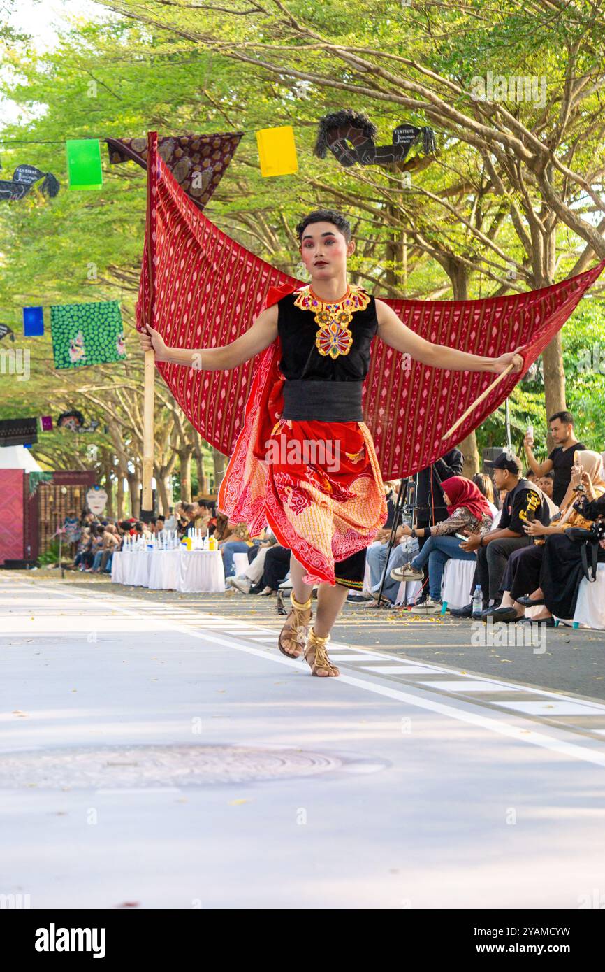 The Second Kediri Fashion Batik Festival "Kadhiri Tutur Wikara" in ...