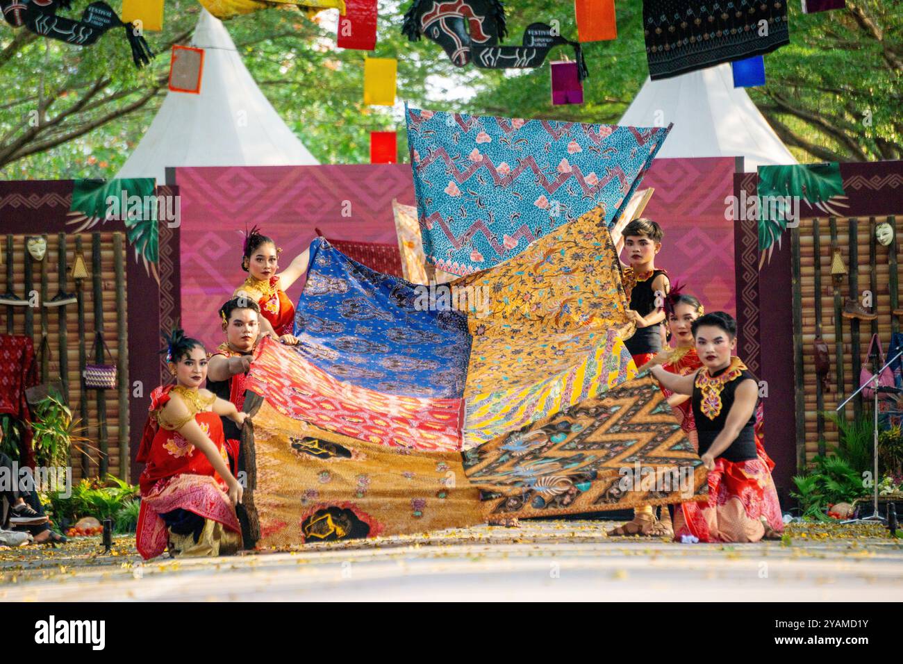 The Second Kediri Fashion Batik Festival "Kadhiri Tutur Wikara" in ...