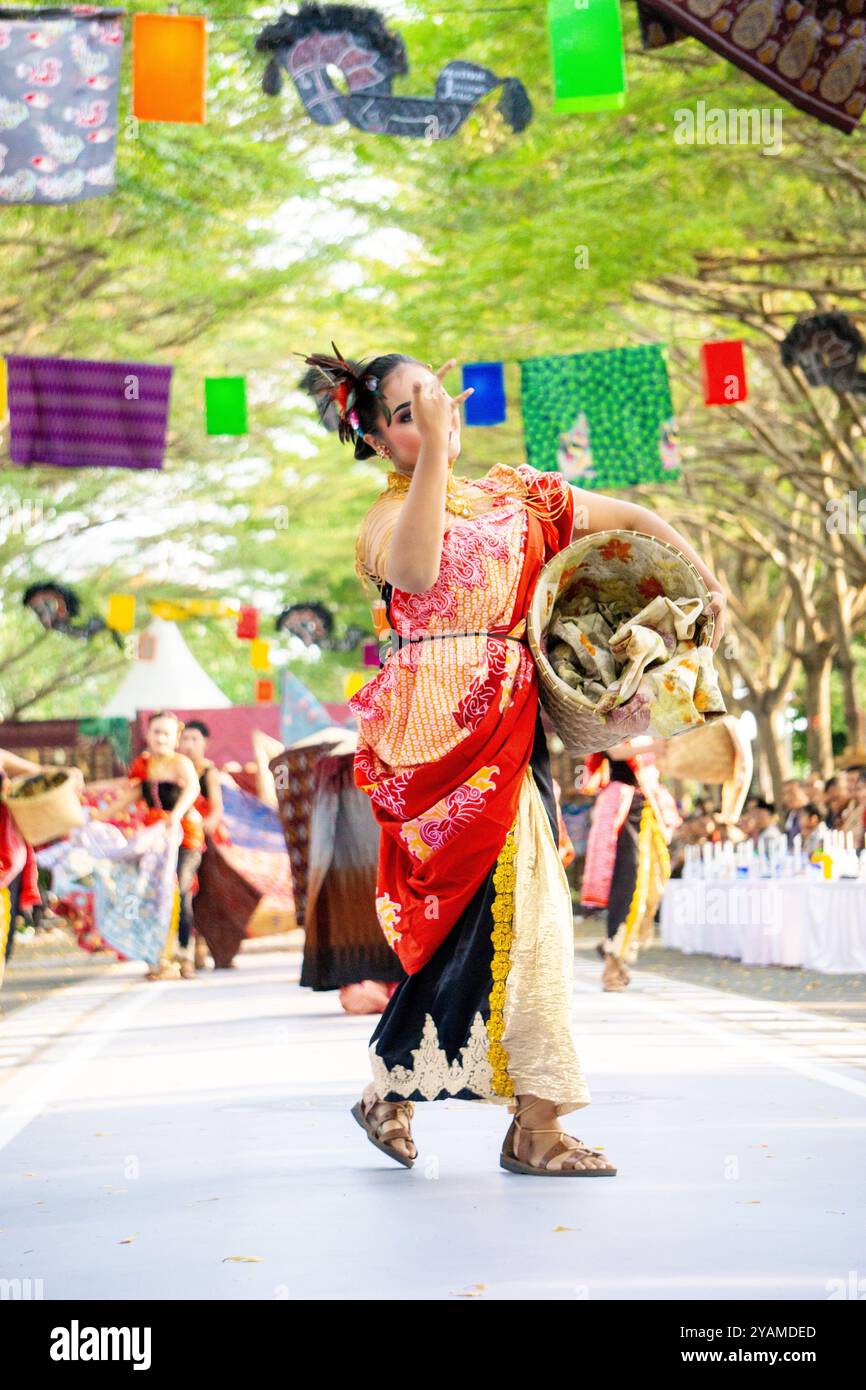 The Second Kediri Fashion Batik Festival "Kadhiri Tutur Wikara" in ...