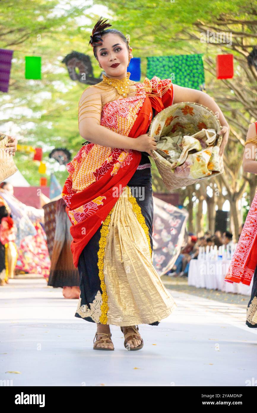 The Second Kediri Fashion Batik Festival "Kadhiri Tutur Wikara" in ...