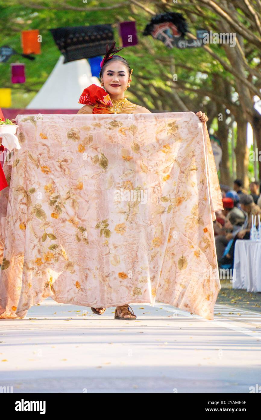 The Second Kediri Fashion Batik Festival "Kadhiri Tutur Wikara" in ...