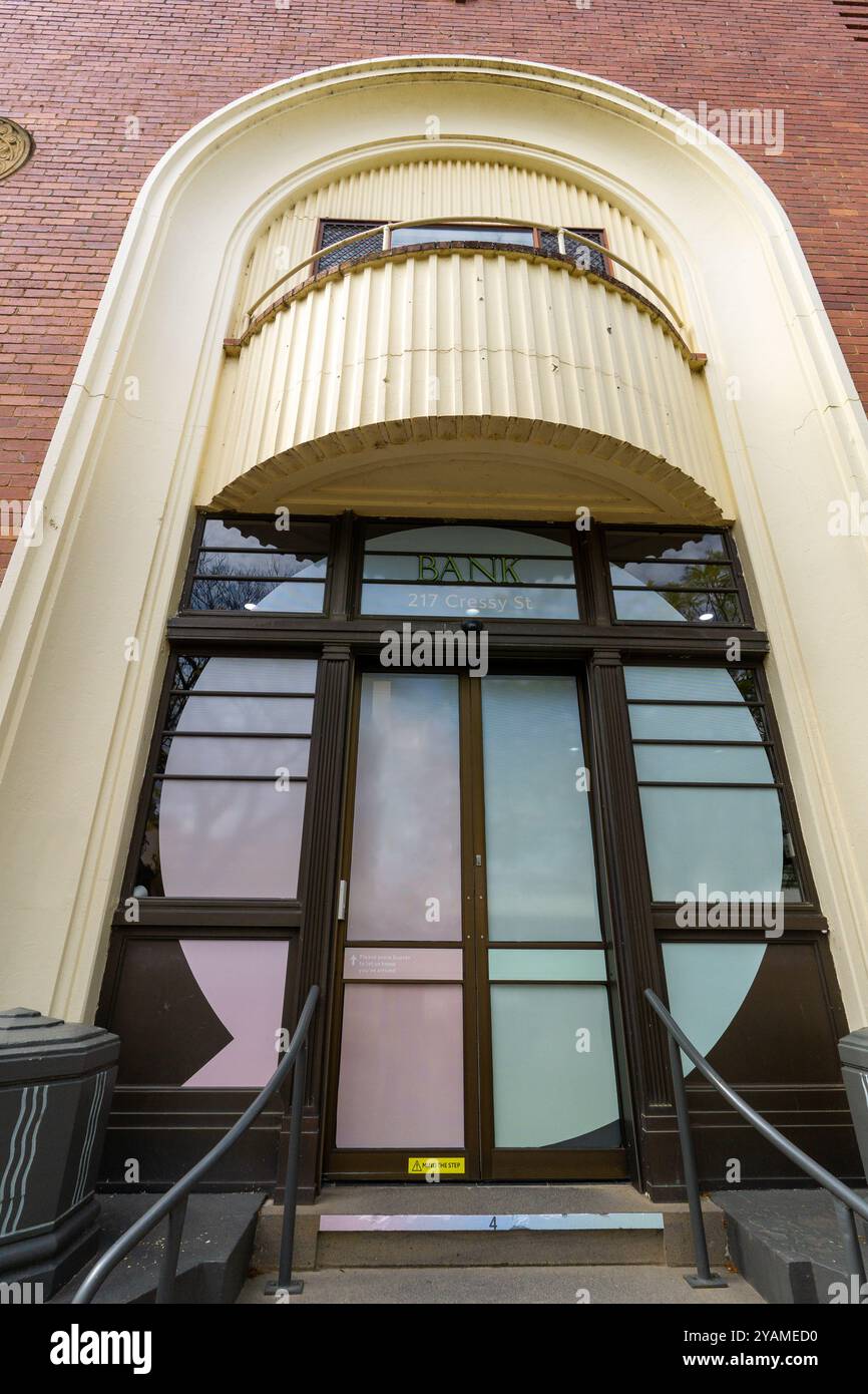 Bank glass doors hi-res stock photography and images - Alamy