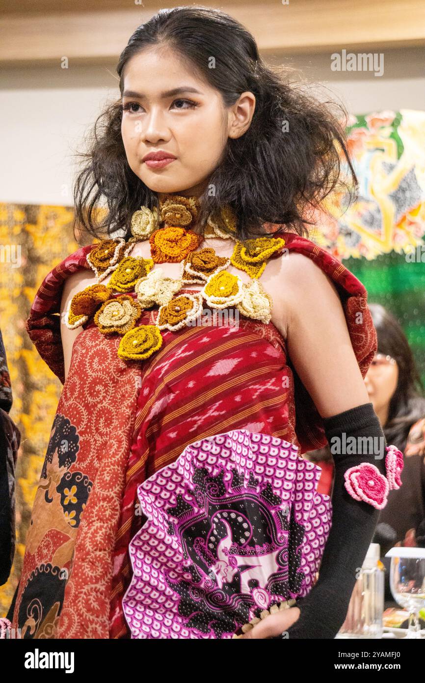 The Second Kediri Fashion Batik Festival "Kadhiri Tutur Wikara" in ...