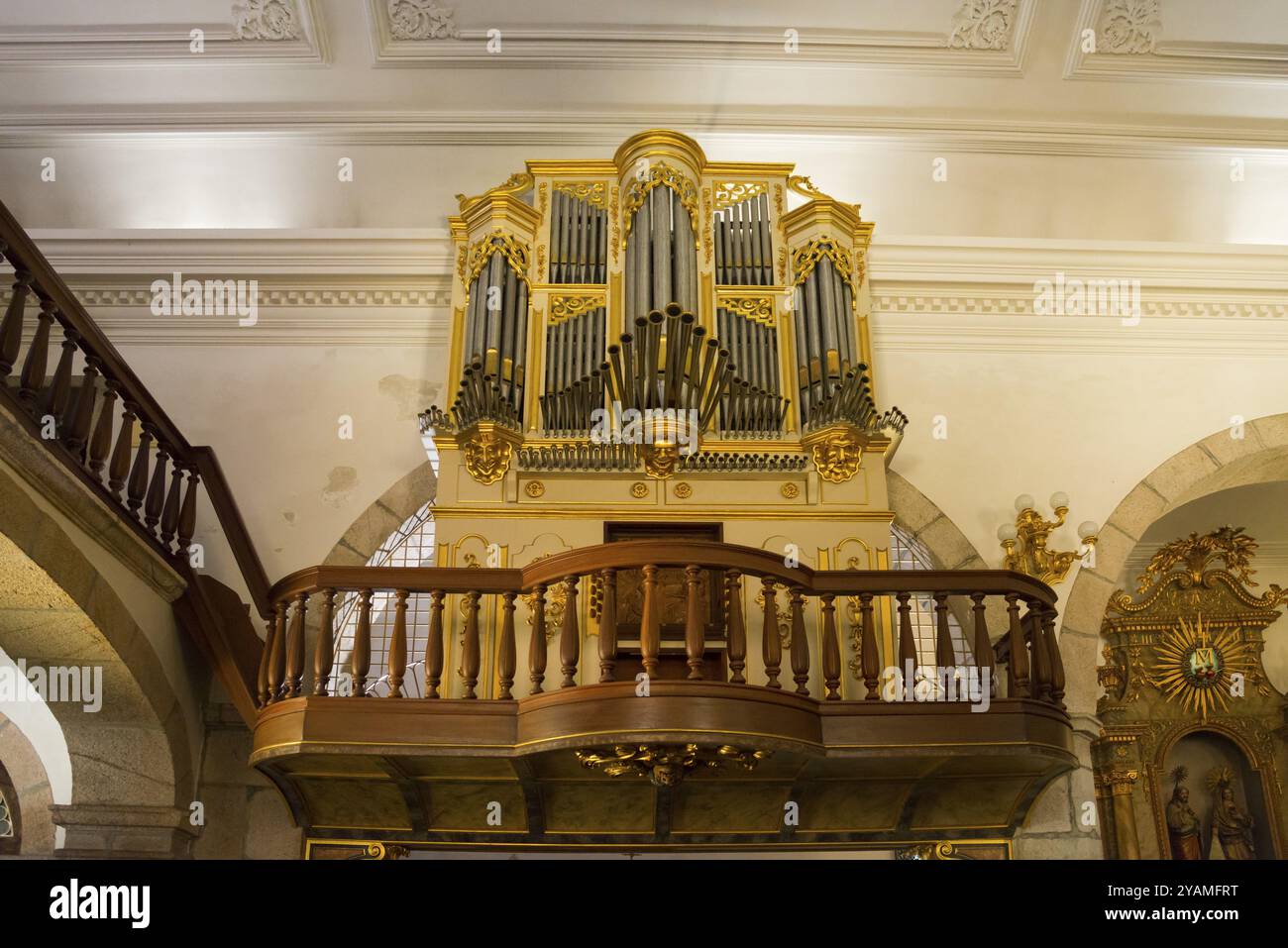 Magnificent church organ with golden decorations in a harmonious church ...