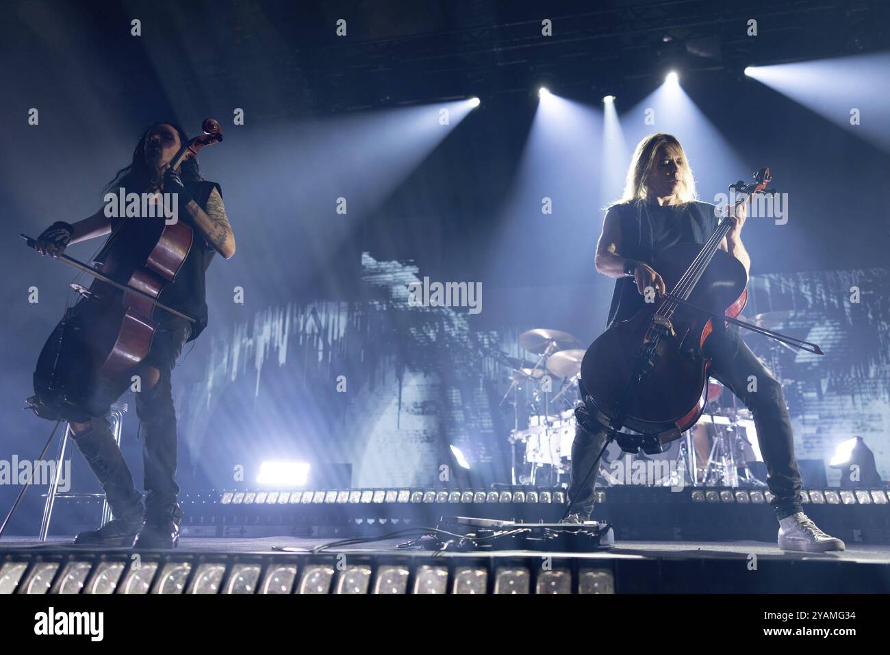 Perttu Kivilaakso and Eicca Toppinen from Apocalyptica live on Plays ...