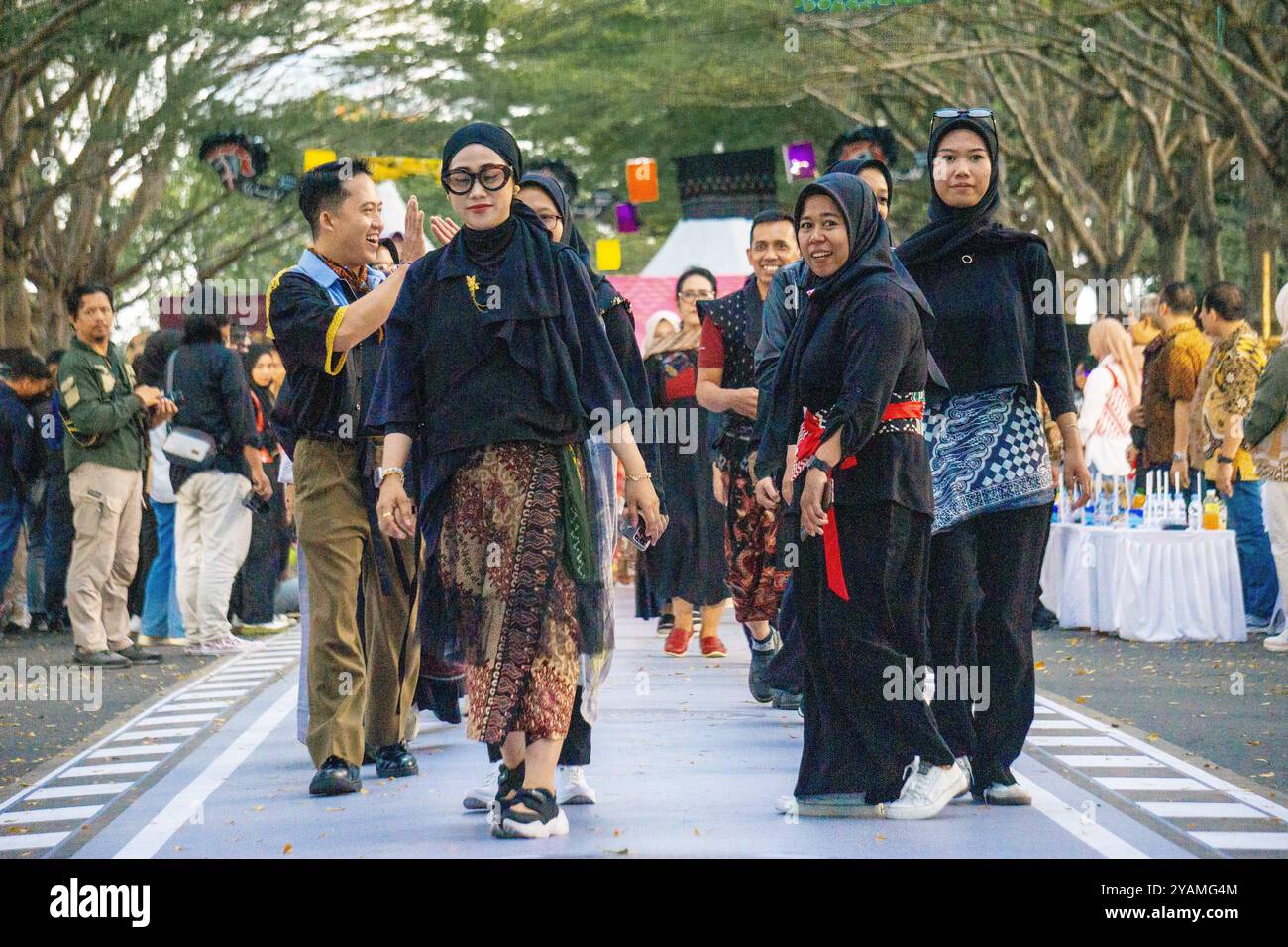 The Second Kediri Fashion Batik Festival "Kadhiri Tutur Wikara" in ...