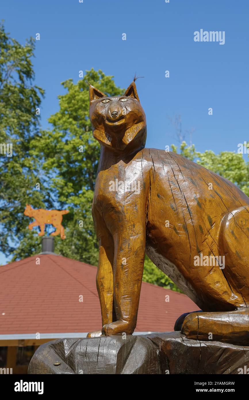 Lynx figure, wooden sculpture, lynx station, replica, big cat, lynx ...
