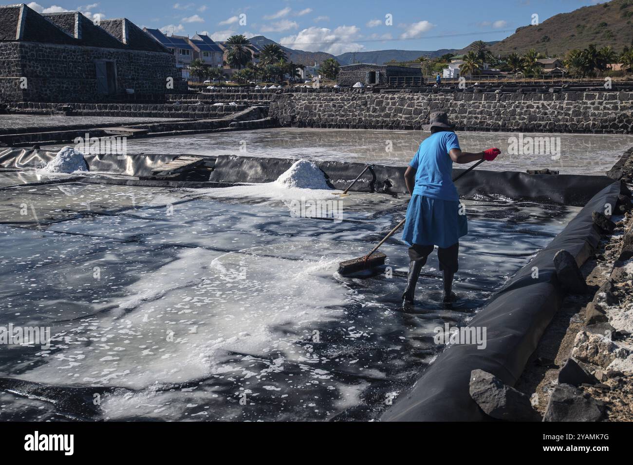 Salt production, sea salt through evaporation, Yemen salt works ...