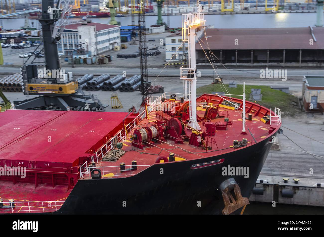 View seaport ships hi-res stock photography and images - Alamy