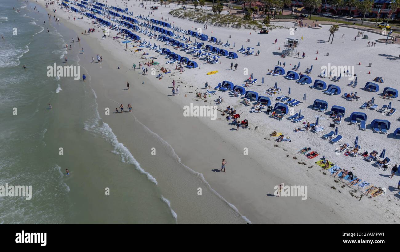 Empty spring break beaches hi-res stock photography and images - Alamy