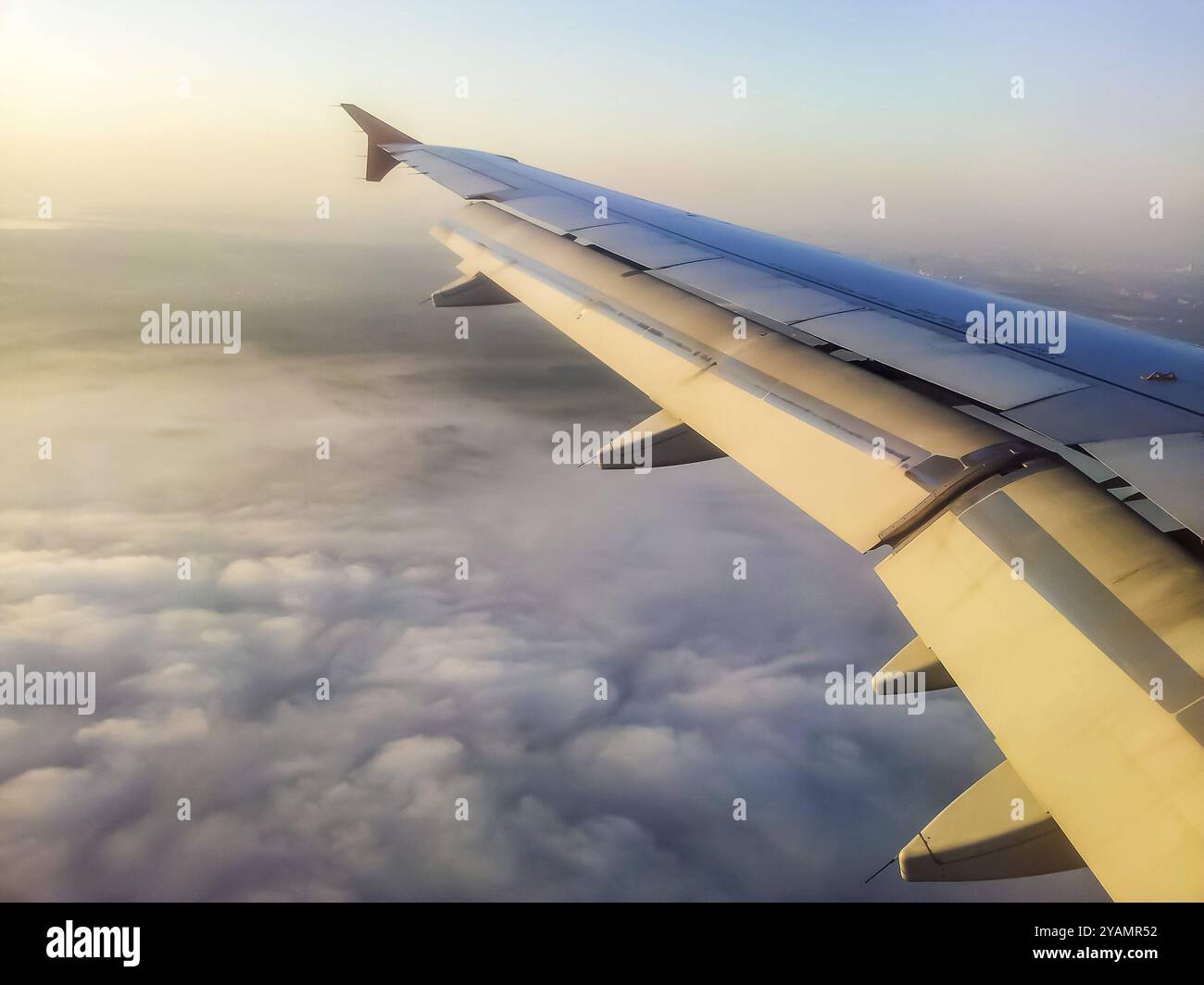 Sun glory airplane hi-res stock photography and images - Alamy