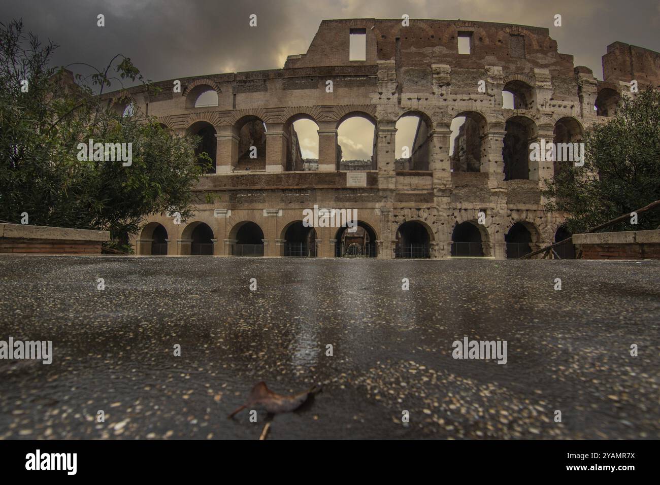 Rome colosseum rain hi-res stock photography and images - Alamy