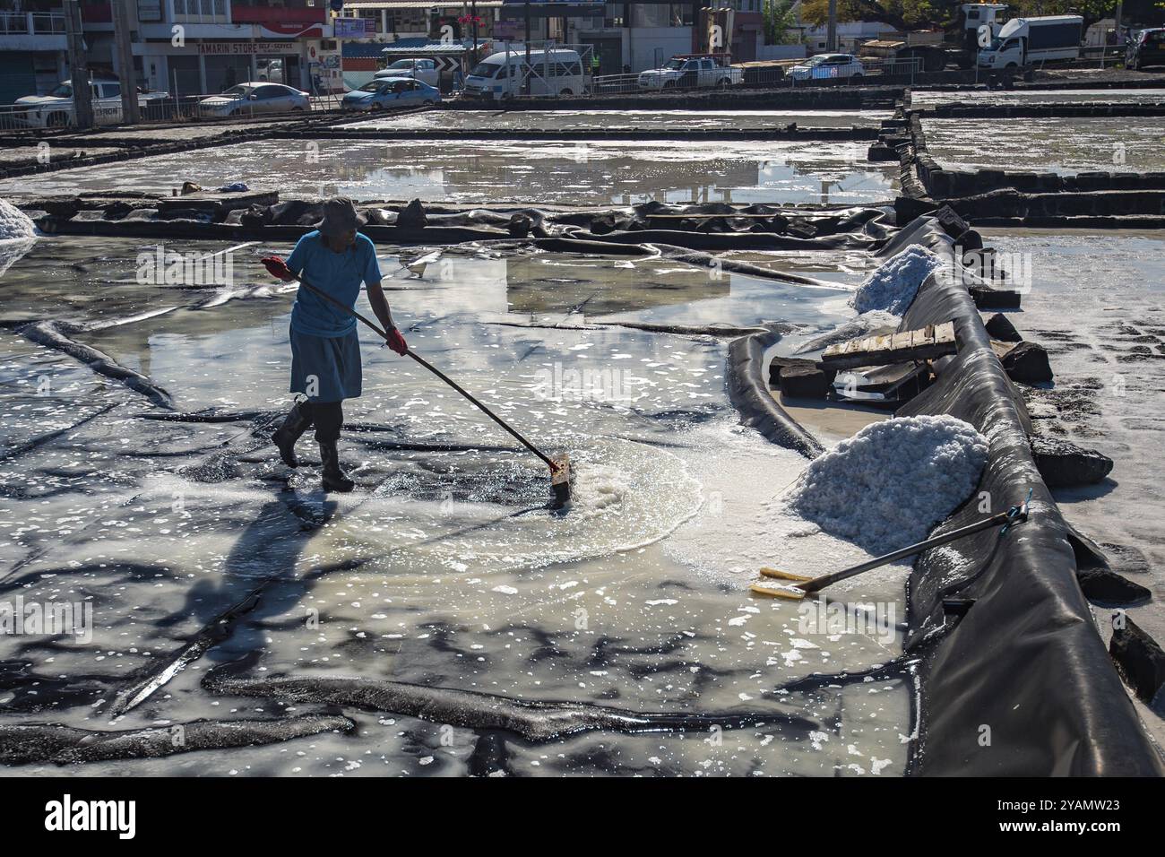 Salt production, sea salt through evaporation, Yemen salt works ...