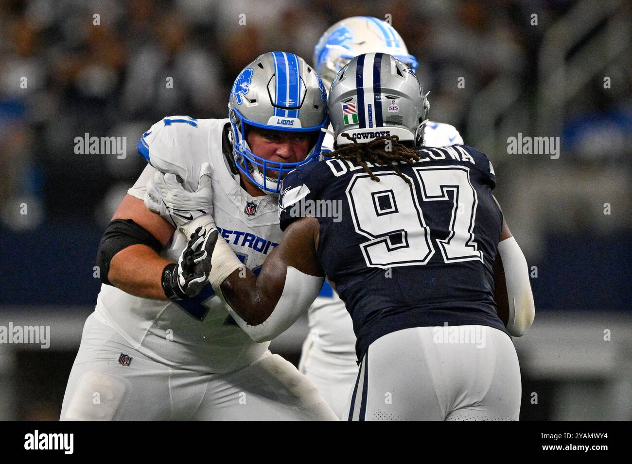 Detroit Lions guard Kevin Zeitler (71) delivers a block on Dallas ...