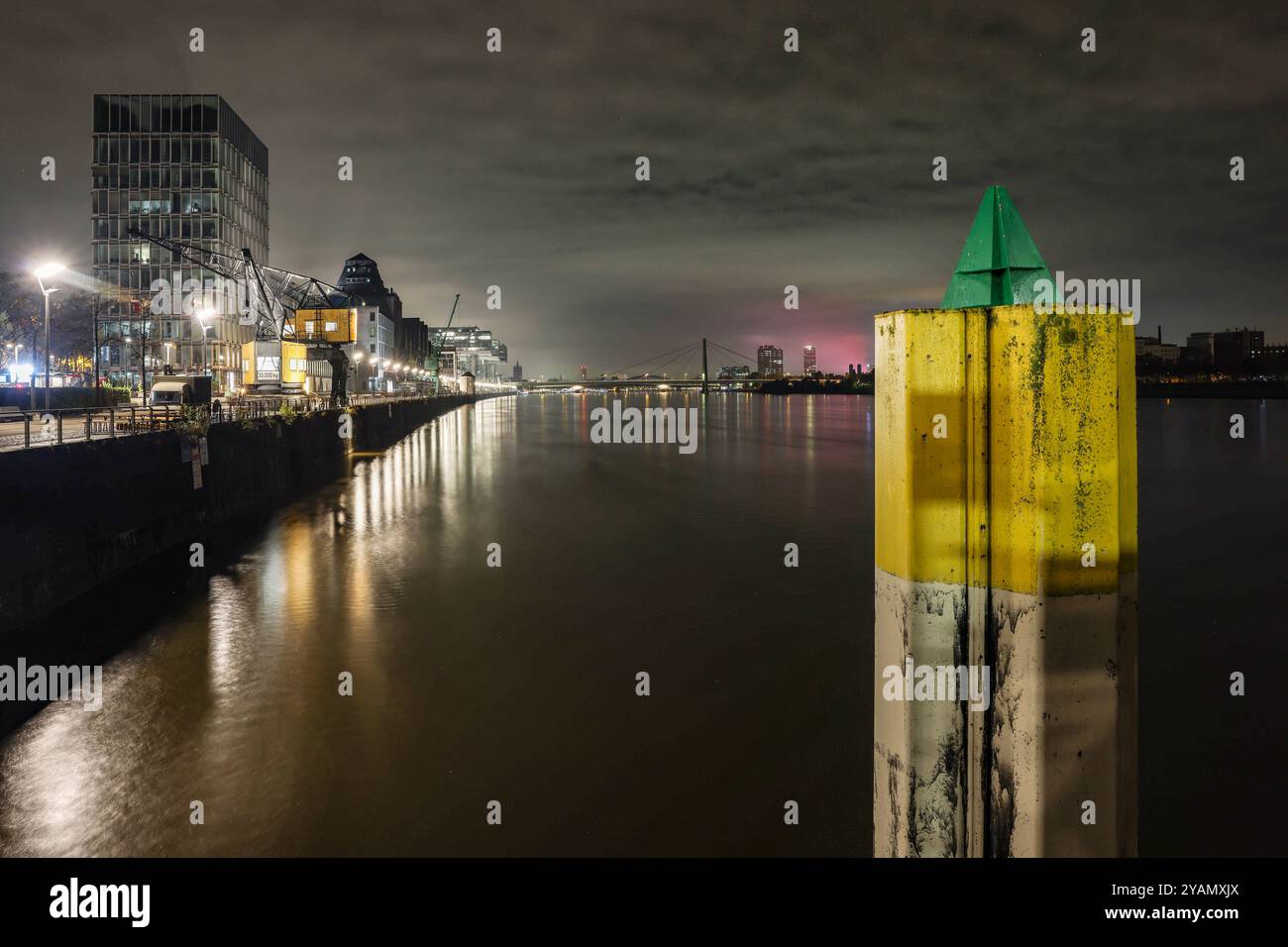 Cologne, Germany. 15th Oct, 2024. The Rhine flows through Cologne in ...