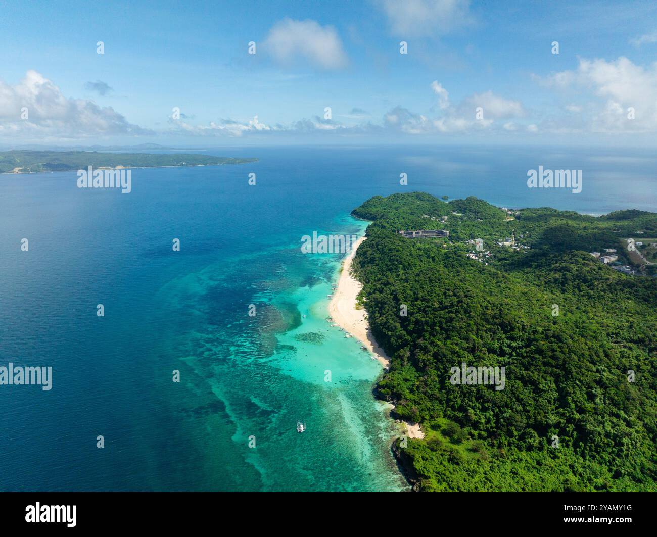 Clear turquoise waters with coral reefs and white sand in Puka Shell ...
