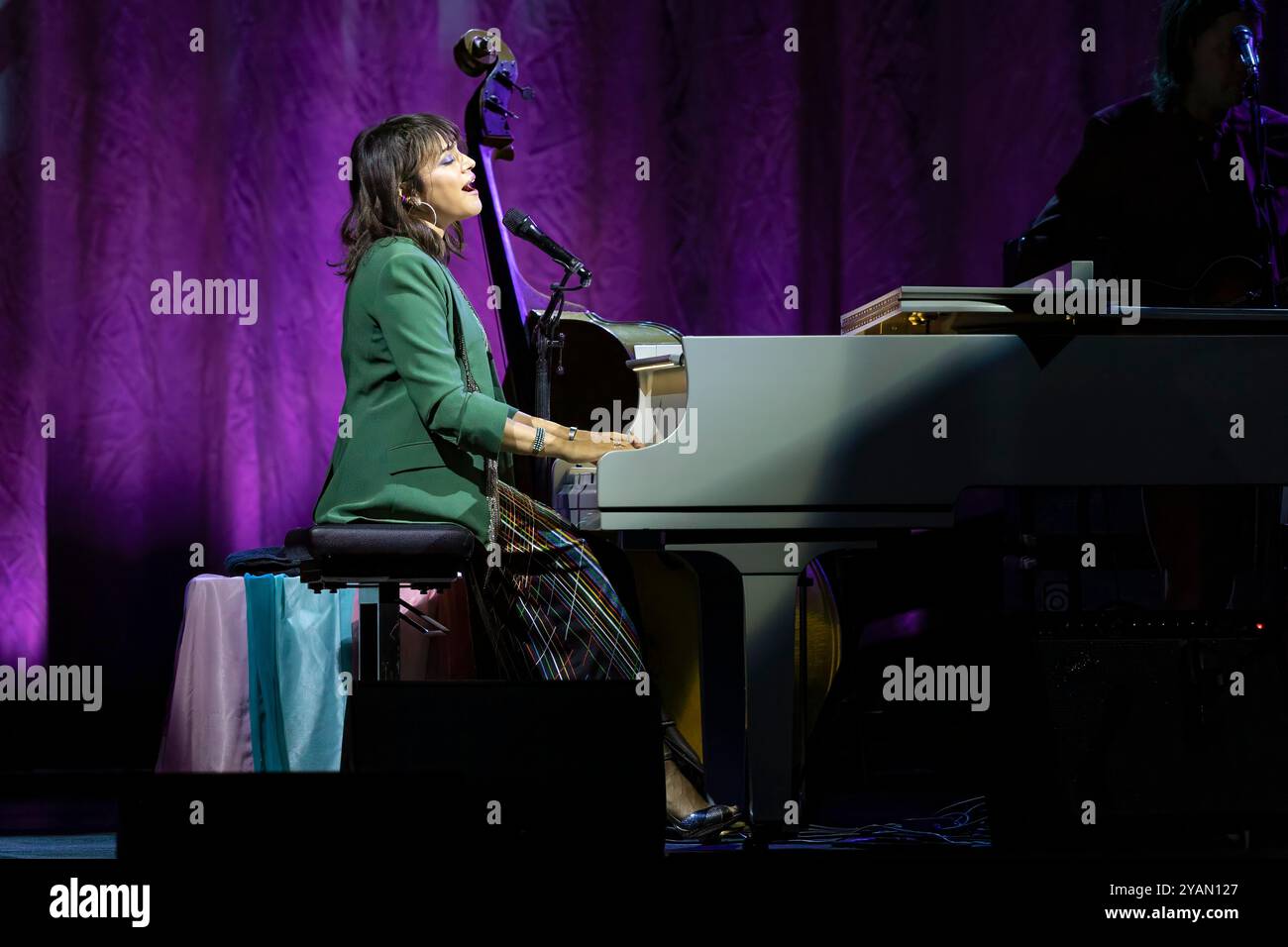 Jones irving hi-res stock photography and images - Alamy