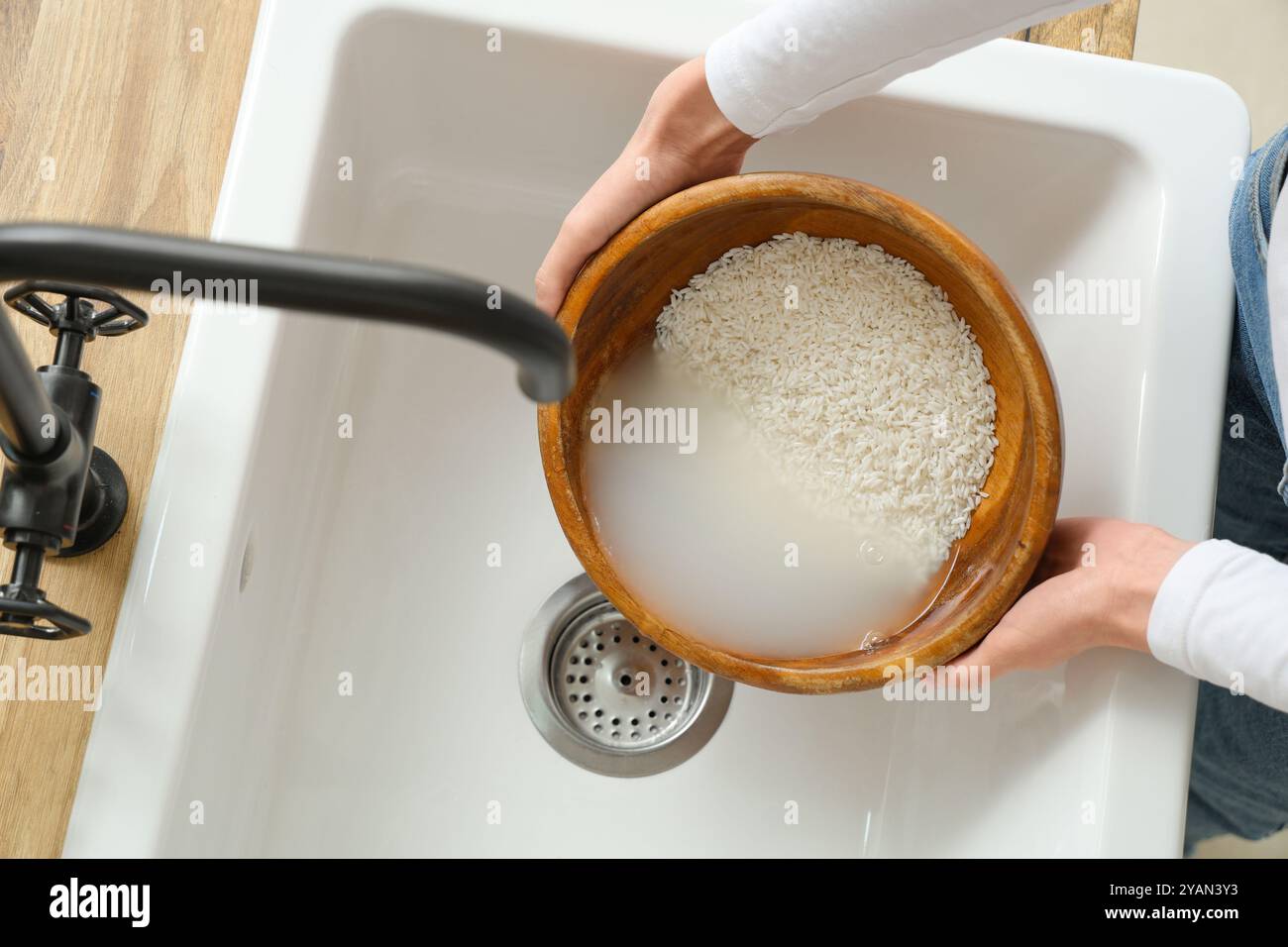 Rinsing rice grains hi-res stock photography and images - Alamy
