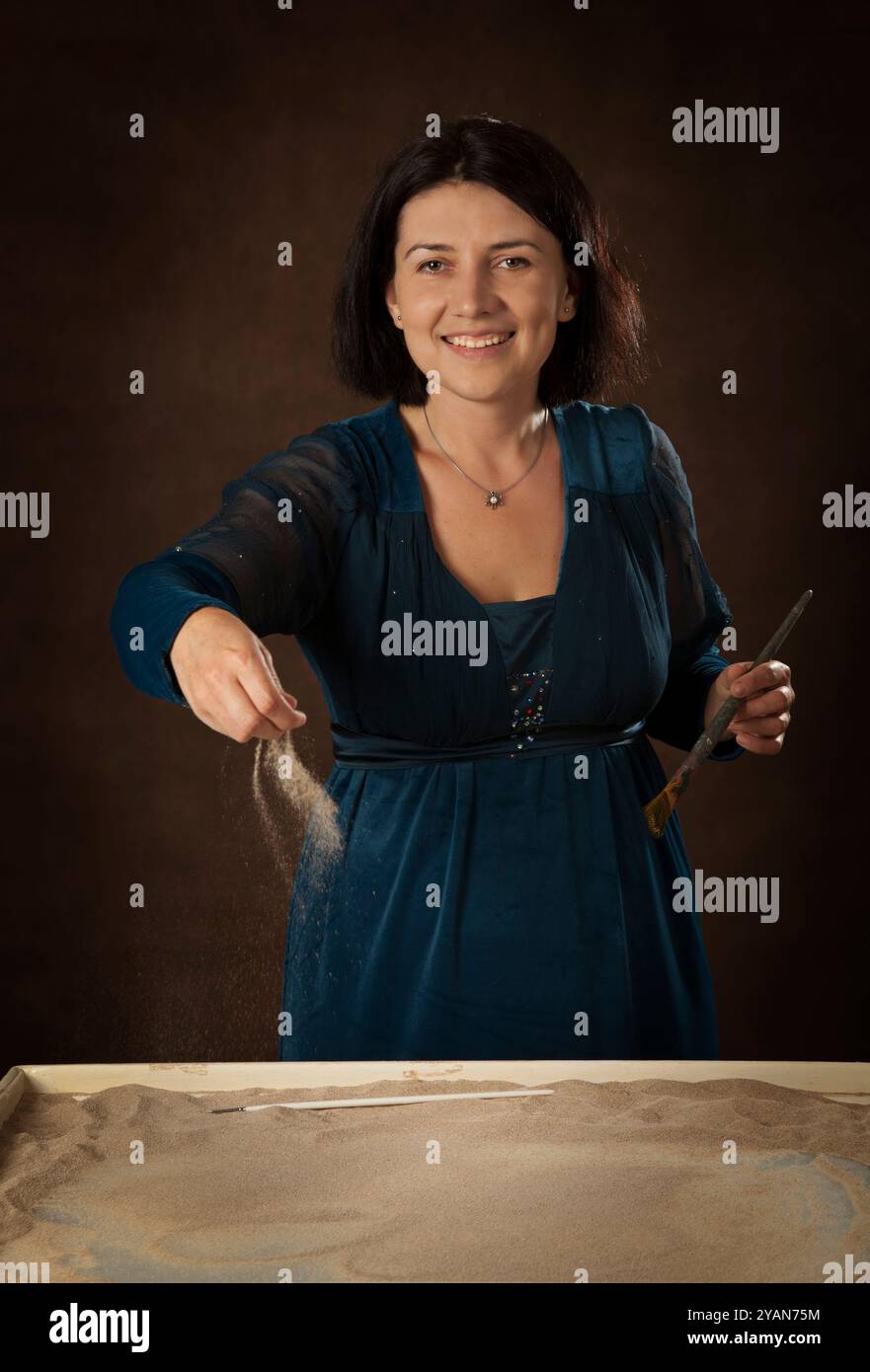 Cartoon artist drawing animation hi-res stock photography and images ...