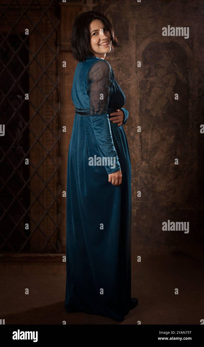Woman in medieval style hi-res stock photography and images - Alamy