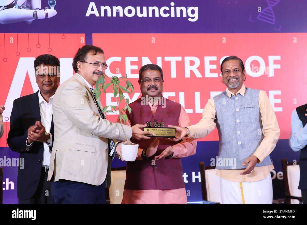 Union Minister for Education Shri Dharmendra Pradhan felicitates a ...