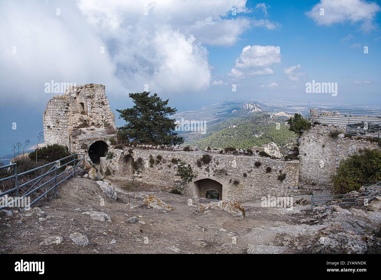 Cypriot fortress castle hi-res stock photography and images - Alamy