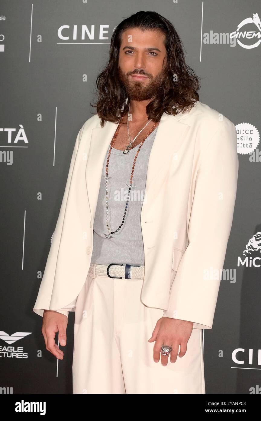 Can yaman hi-res stock photography and images - Alamy