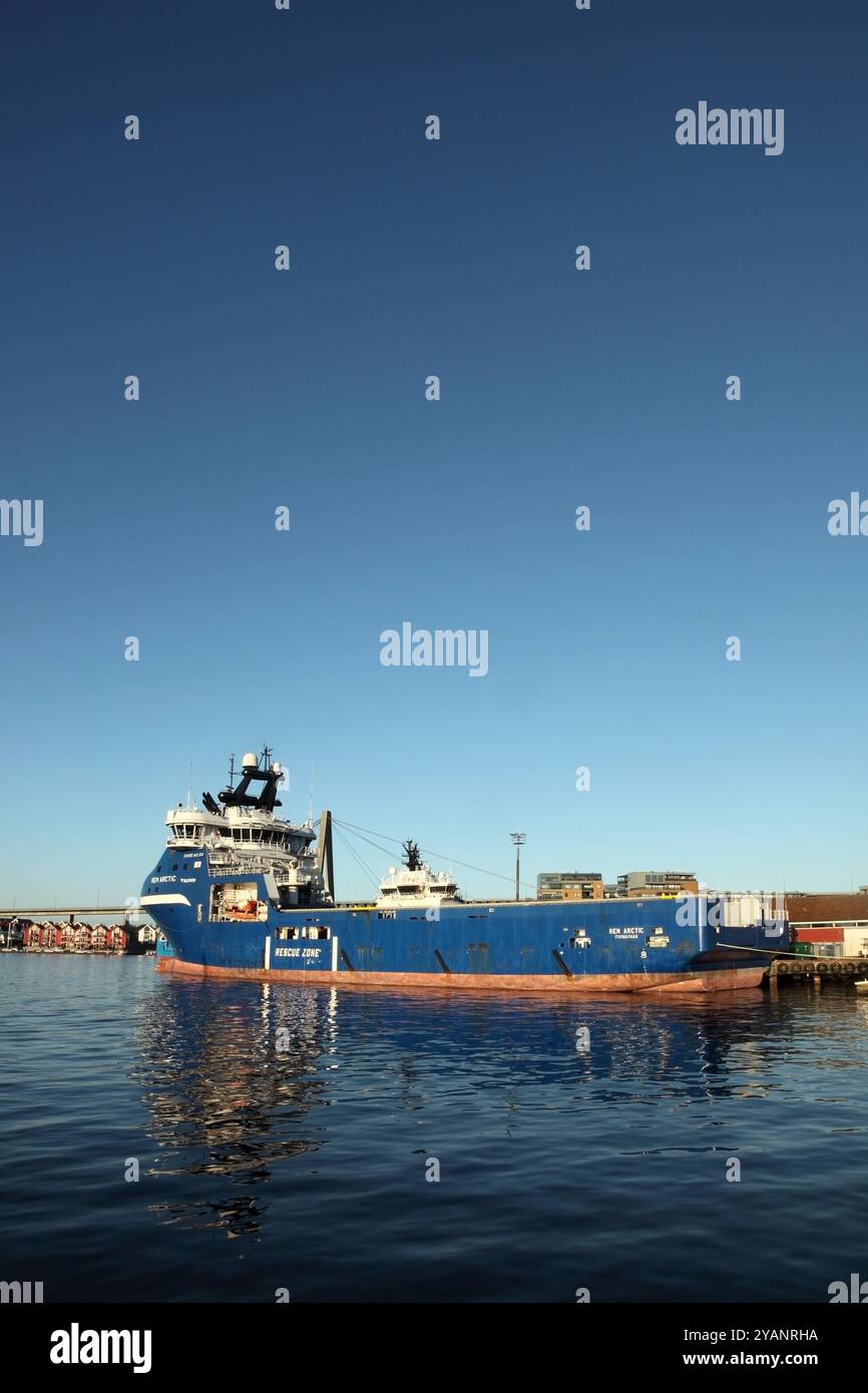 Offshore tug and supply ship hi-res stock photography and images - Alamy