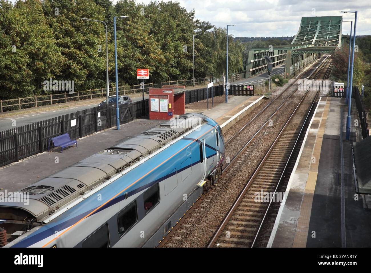 Transpennine Express "Nova 1" bi-mode Class 802 802211 pauses at ...