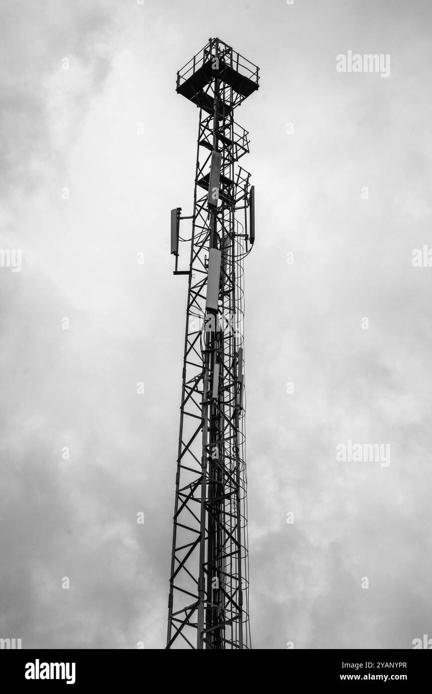 Communication technology mobile high Black and White Stock Photos ...