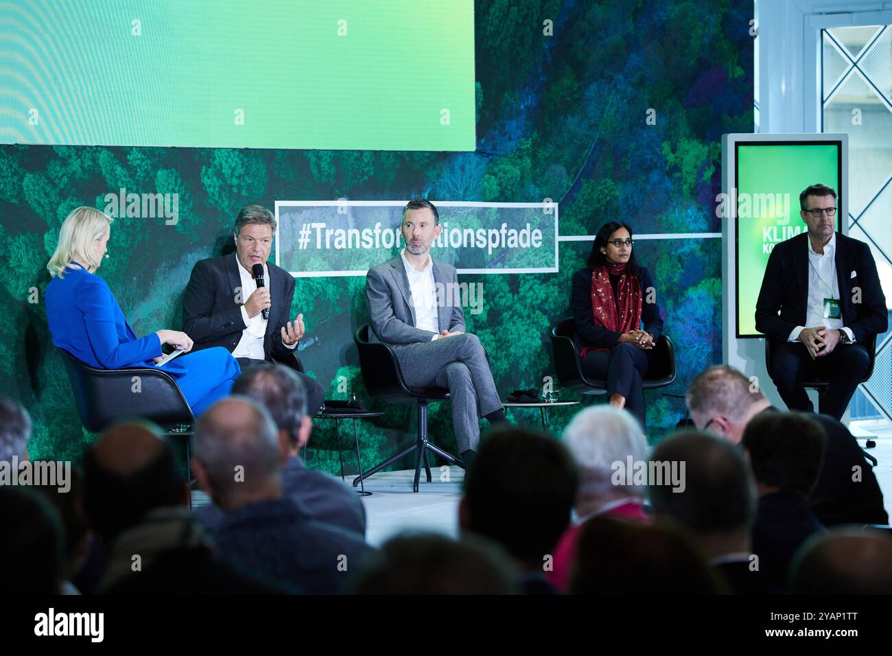 15 October 2024, Berlin: Sonja Álvarez (l-r), moderator, Robert Habeck ...