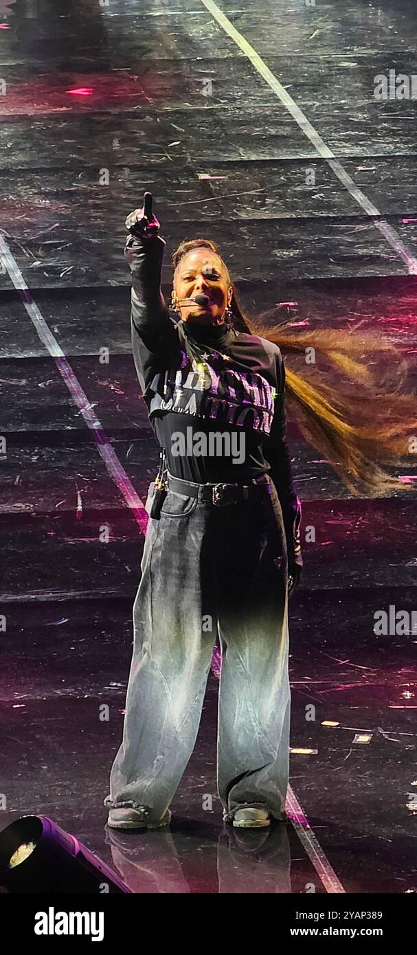 Janet jackson rhythm nation hi-res stock photography and images - Alamy