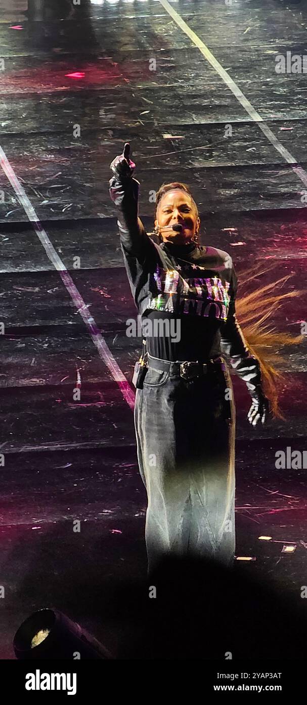 Janet jackson rhythm nation hi-res stock photography and images - Alamy