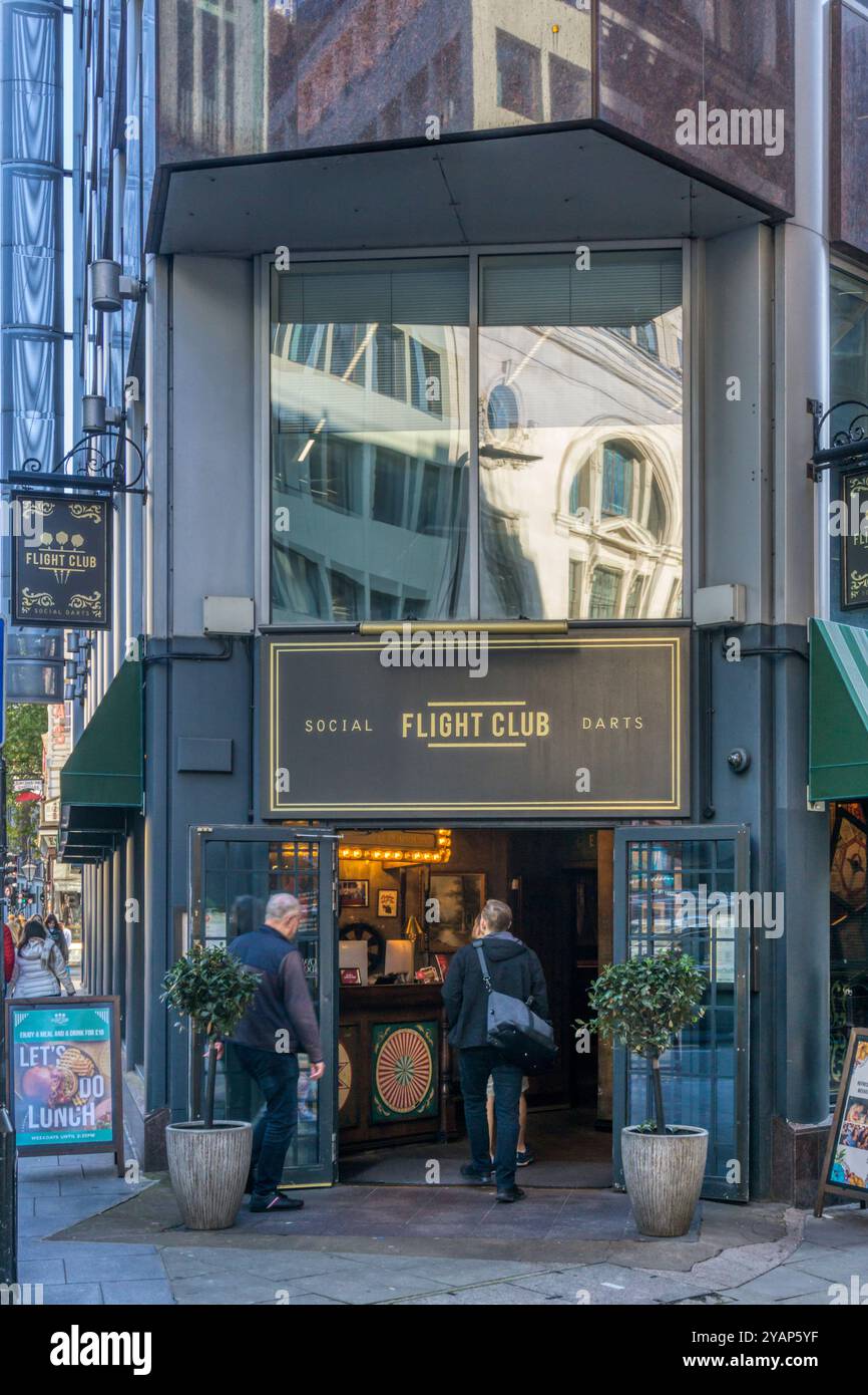 Darts themed bar hi-res stock photography and images - Alamy