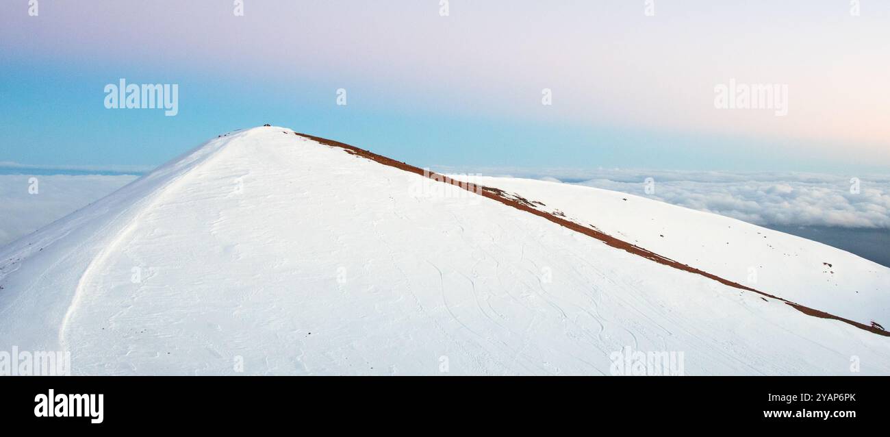 The sacred summit of Mauna Kea, the largest shield volcano in the world ...