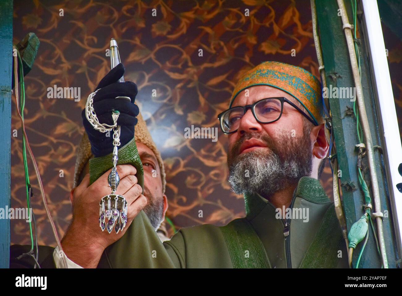 Muslim priest hi-res stock photography and images - Alamy