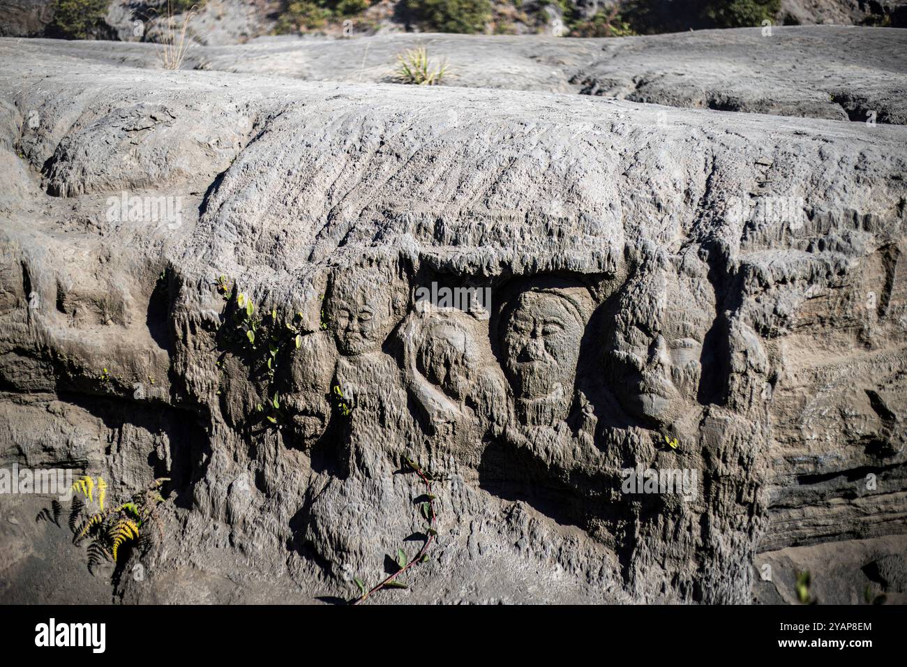 Faces on the rocks hi-res stock photography and images - Alamy