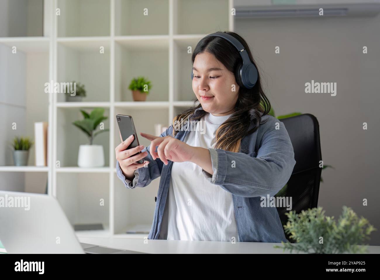 Remote tasks hi-res stock photography and images - Alamy