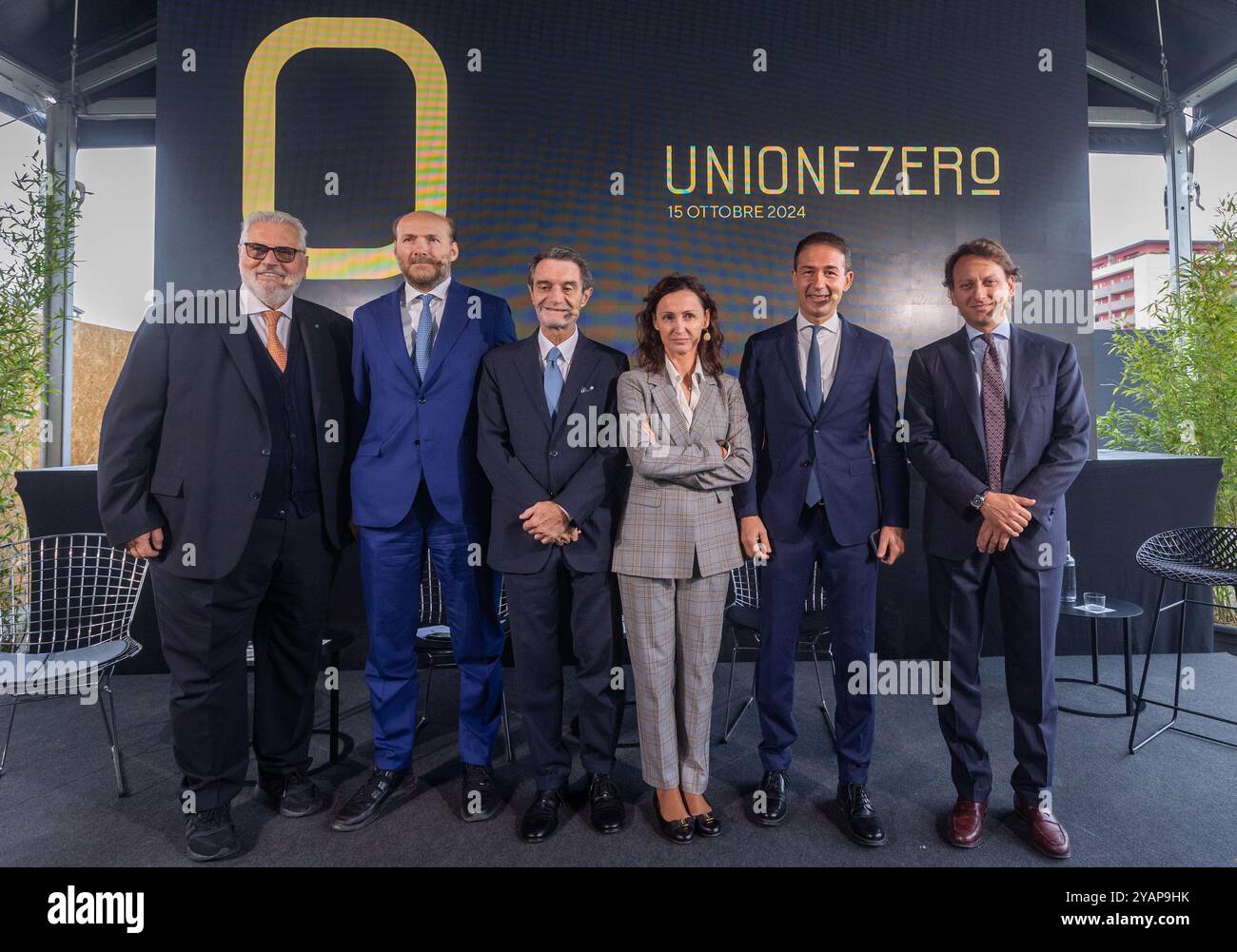 Gruppo urbano hi-res stock photography and images - Alamy