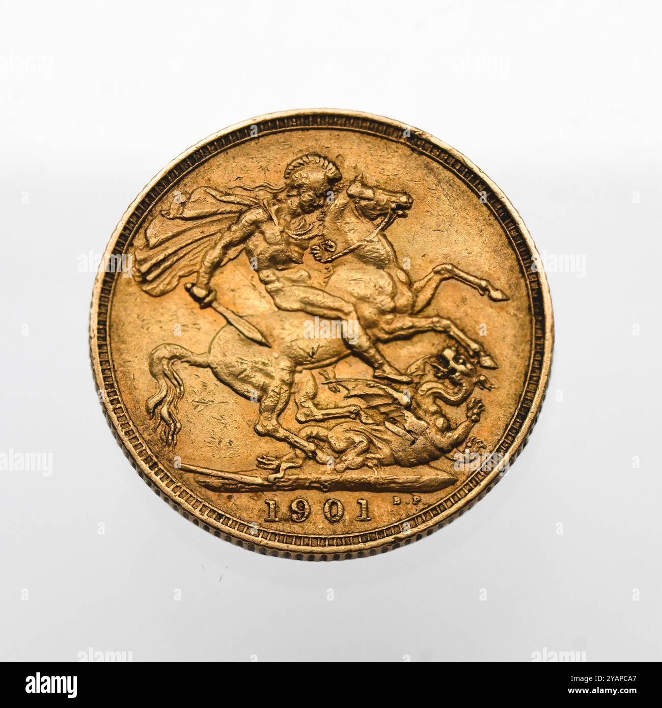 A single gold sovereign Stock Photo - Alamy