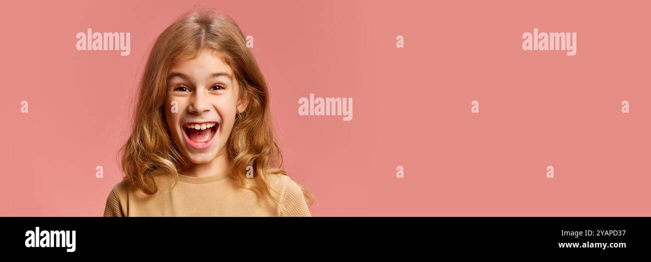 Little girl screaming, face lights up with pure joy, mouth wide open in ...