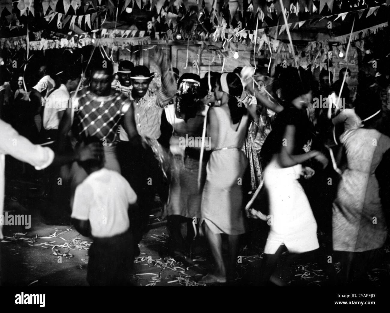 BRENO MELLO in BLACK ORPHEUS / ORFEU NEGRO 1959 director MARCEL CAMUS ...