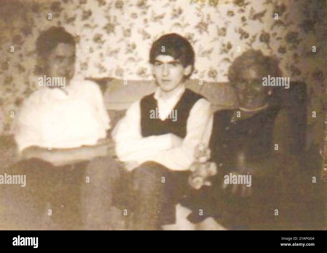 Young john lennon hi-res stock photography and images - Alamy