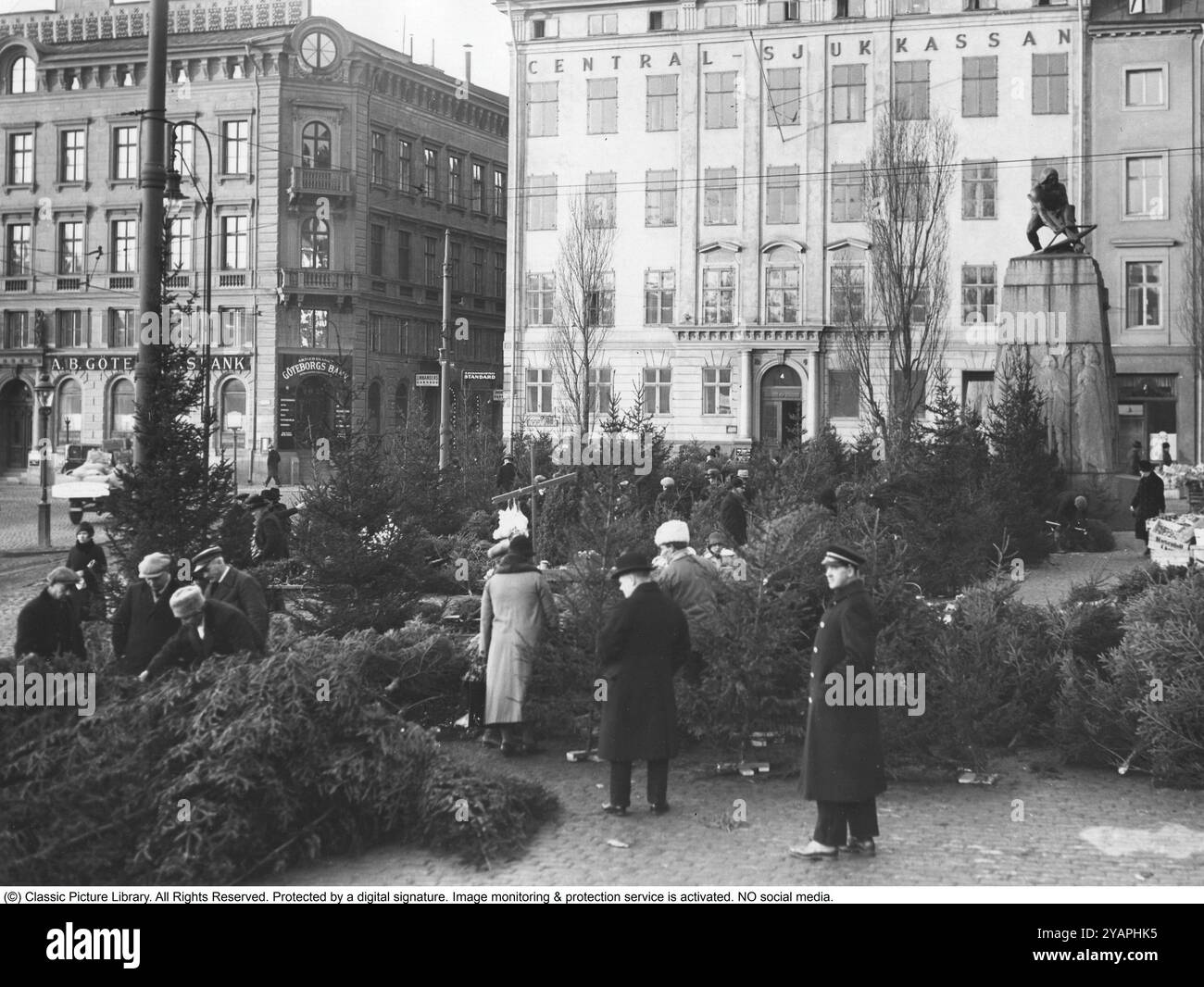 Christmas in the 1930s. At Kornhamnstorg in Gamla Stan Stockholm Sweden ...