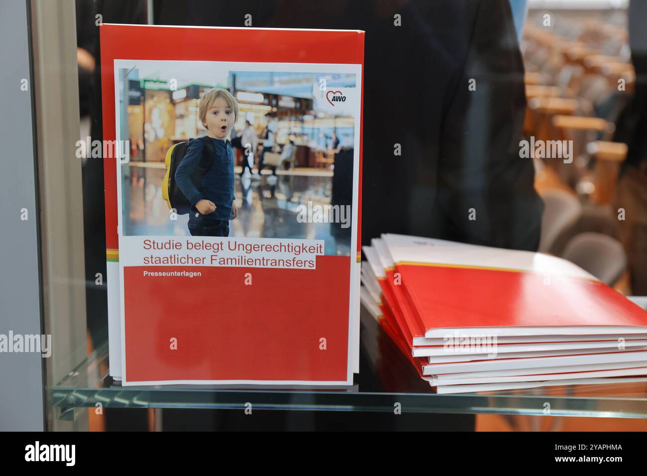 Jugendstudie hi-res stock photography and images - Alamy