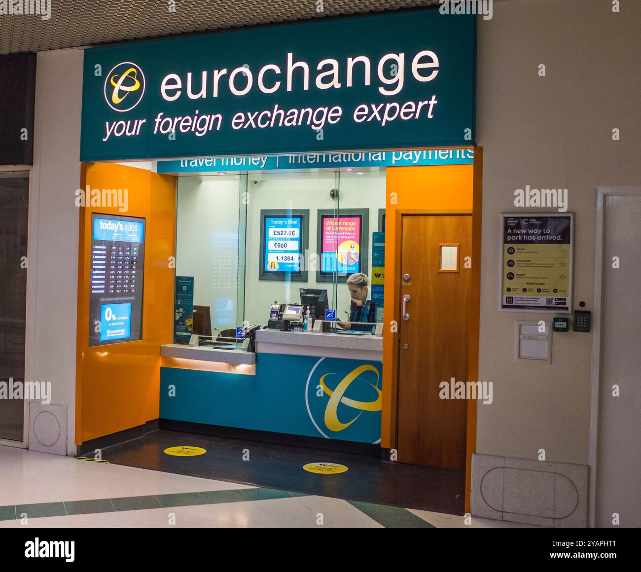 Foreign currency exchange store hi-res stock photography and images - Alamy