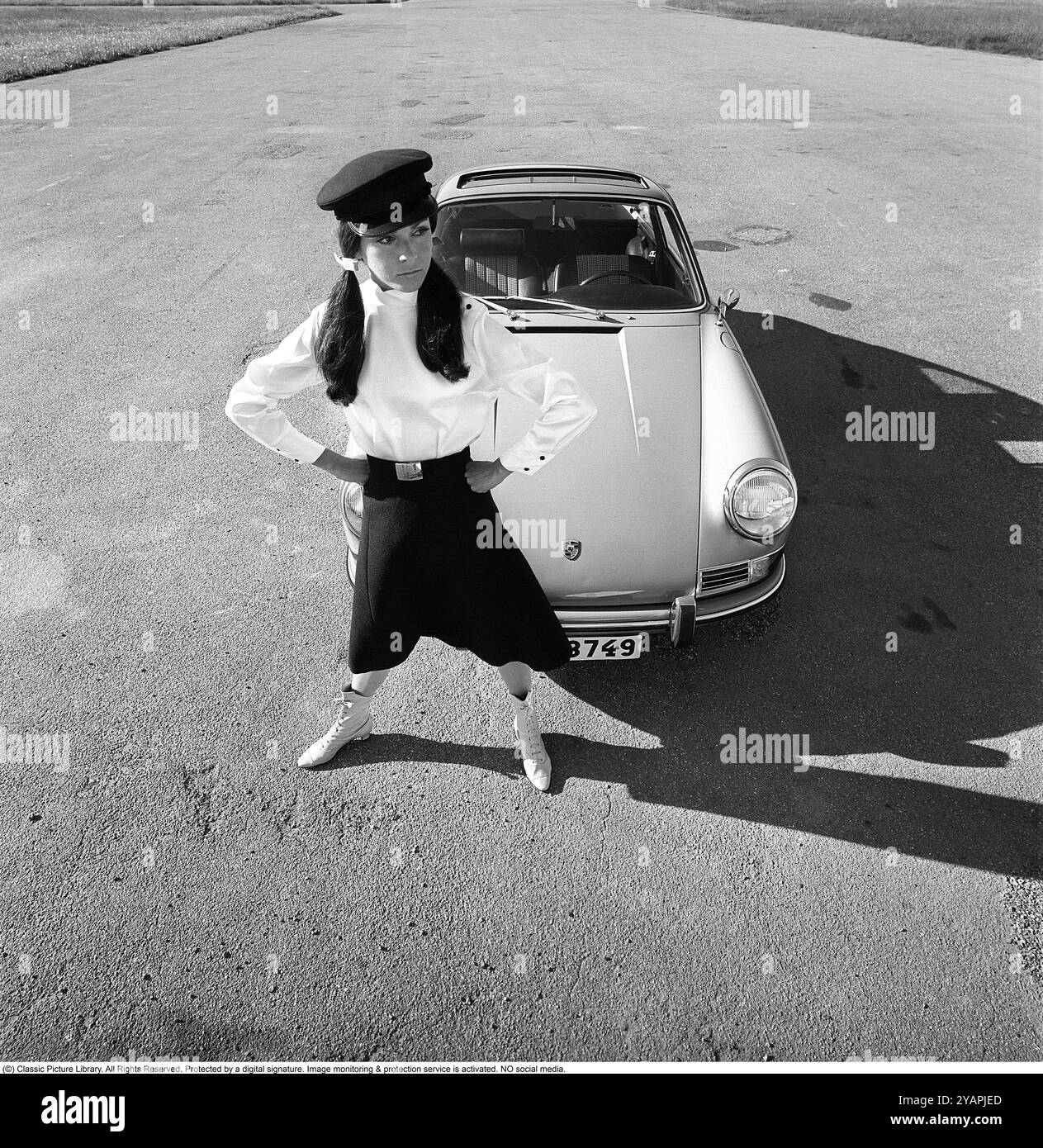 Fashion fashion models sixties hi-res stock photography and images - Alamy