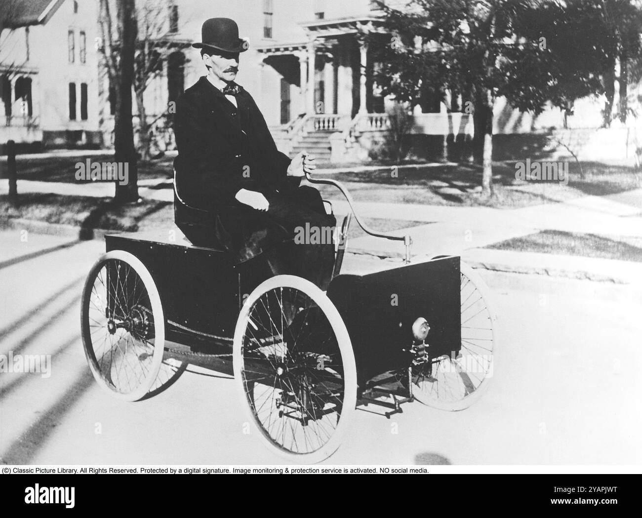 Ford assembly line 1900s hi-res stock photography and images - Alamy