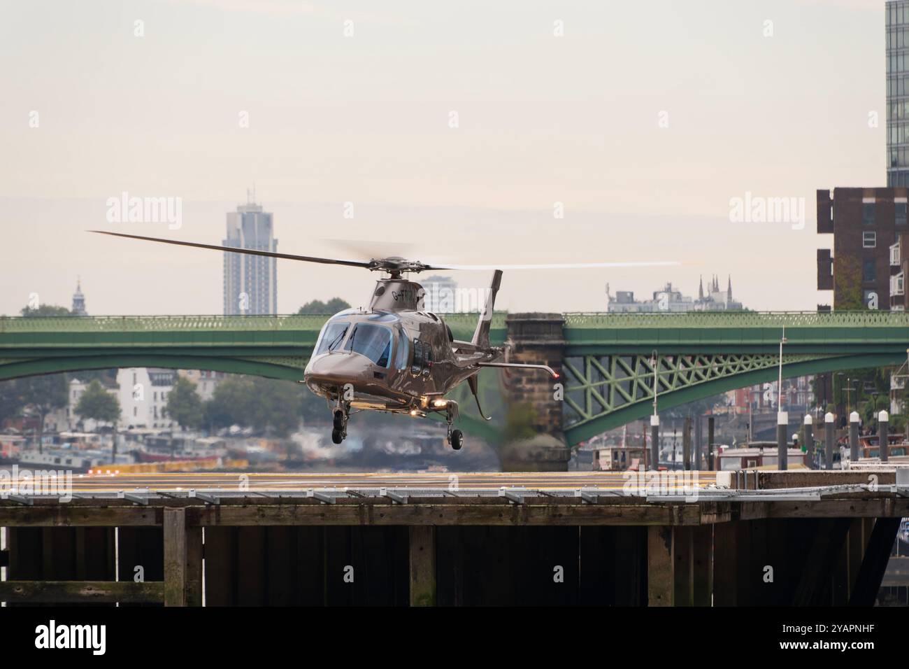 Thames heliport hi-res stock photography and images - Alamy