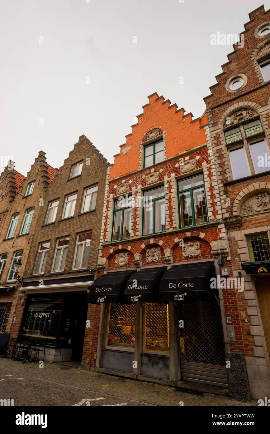 Sculptural gable hi-res stock photography and images - Alamy